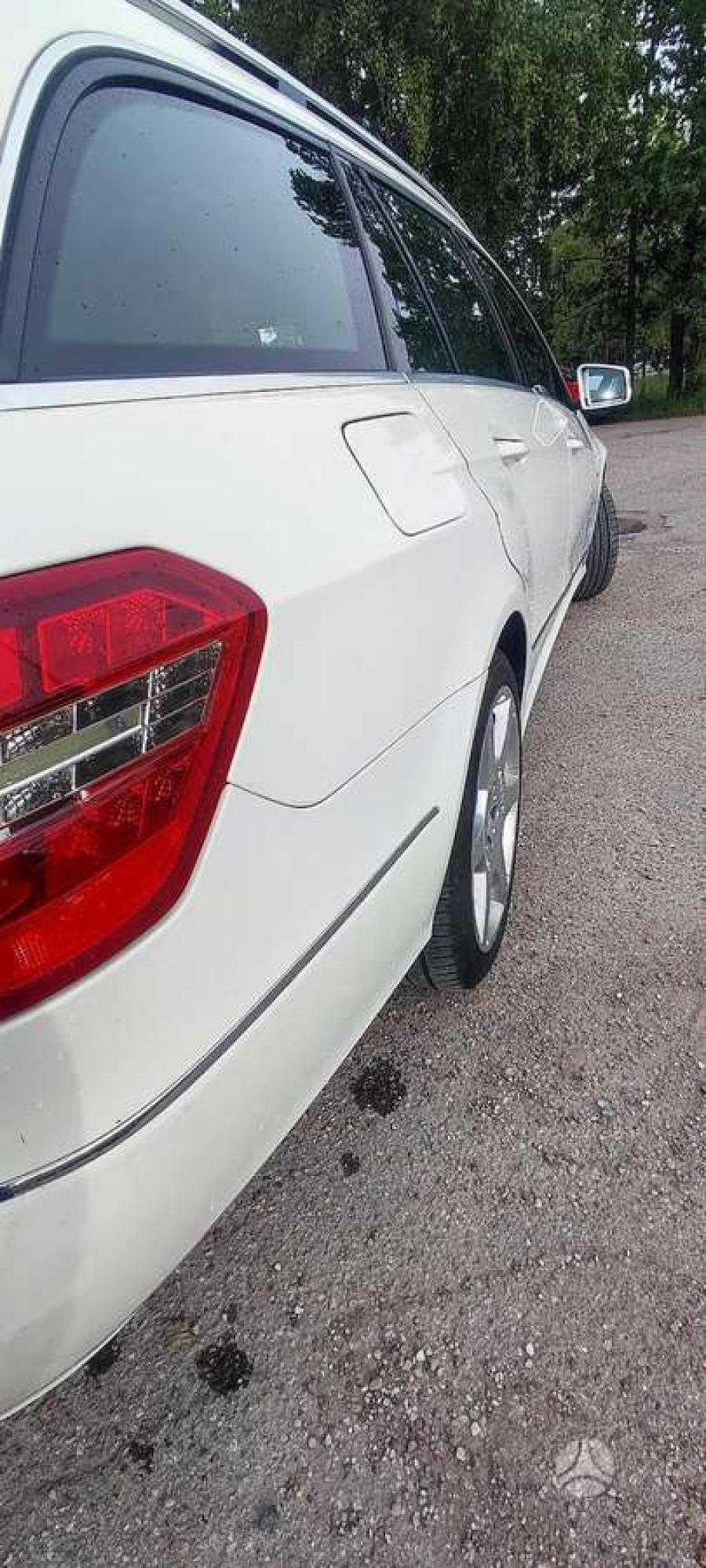 White Mercedes-Benz E 350 2010 in Gargzdai, with an engine capacity of 3.00 L and mileage of 309 thousand km for 7150 €, photo 7 on AUTOMOTO.COM.LV