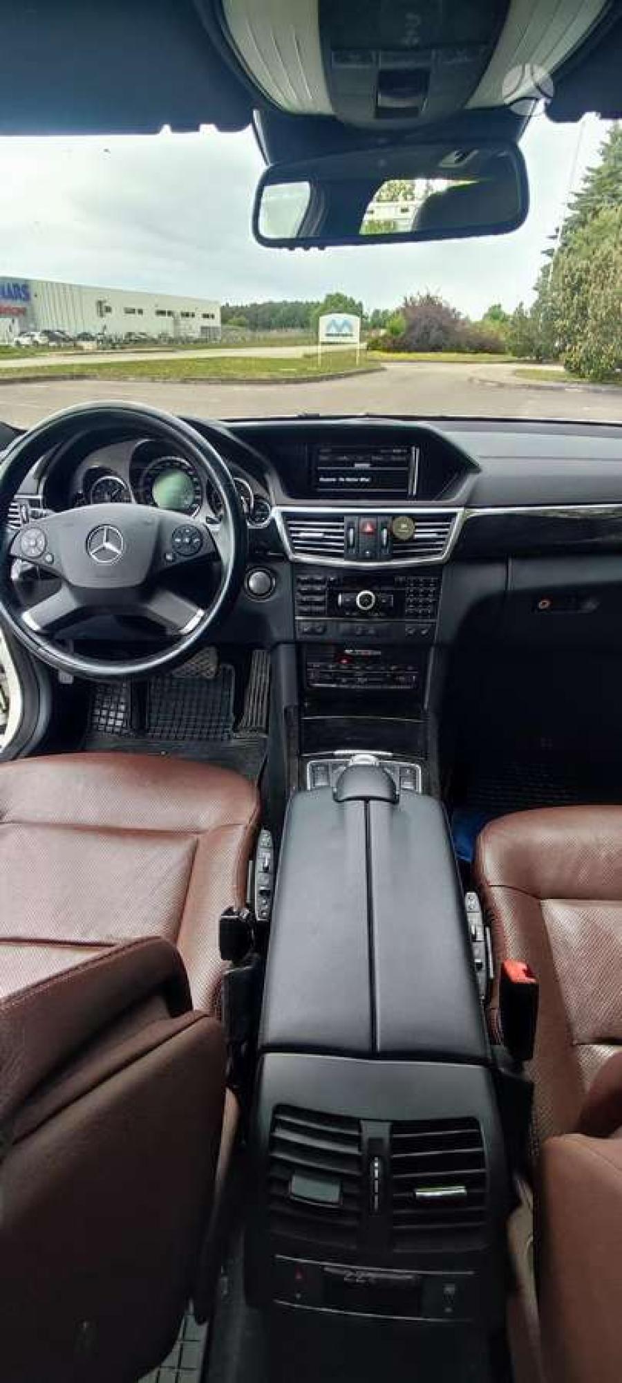 White Mercedes-Benz E 350 2010 in Gargzdai, with an engine capacity of 3.00 L and mileage of 309 thousand km for 7150 €, photo 17 on AUTOMOTO.COM.LV