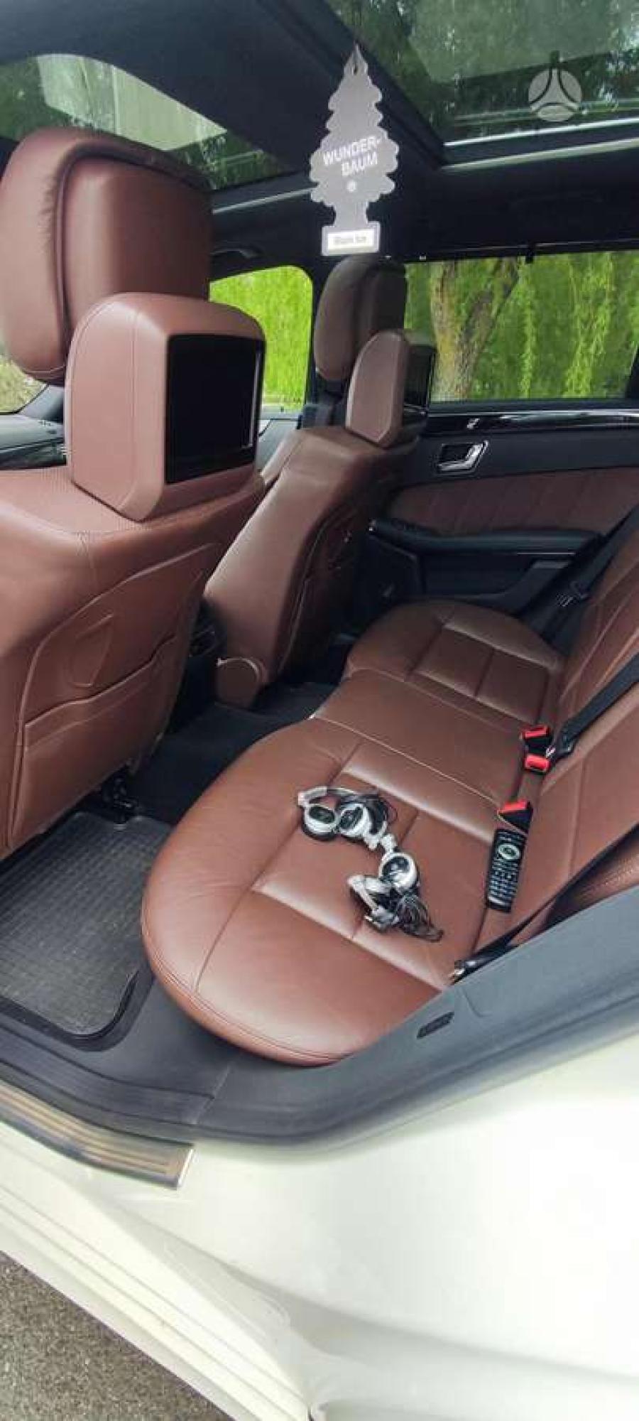 White Mercedes-Benz E 350 2010 in Gargzdai, with an engine capacity of 3.00 L and mileage of 309 thousand km for 7150 €, photo 19 on AUTOMOTO.COM.LV