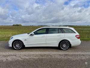 White Mercedes-Benz E 350 2011 in Vilkaviskis, with an engine capacity of 2.99 L and mileage of 333 thousand km for 7700 €, photo 7 on AUTOMOTO.COM.LV
