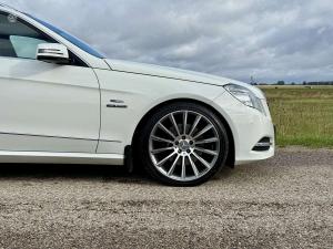 White Mercedes-Benz E 350 2011 in Vilkaviskis, with an engine capacity of 2.99 L and mileage of 333 thousand km for 7700 €, photo 8 on AUTOMOTO.COM.LV