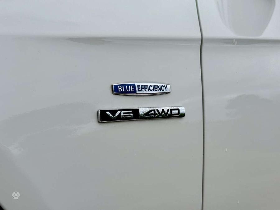 White Mercedes-Benz E 350 2011 in Vilkaviskis, with an engine capacity of 2.99 L and mileage of 333 thousand km for 7700 €, photo 10 on AUTOMOTO.COM.LV