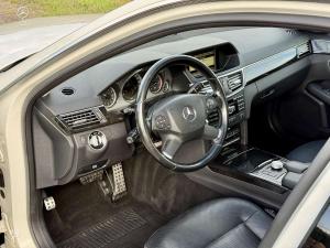 White Mercedes-Benz E 350 2011 in Vilkaviskis, with an engine capacity of 2.99 L and mileage of 333 thousand km for 7700 €, photo 12 on AUTOMOTO.COM.LV