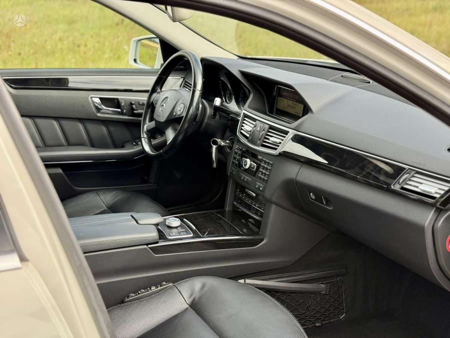 White Mercedes-Benz E 350 2011 in Vilkaviskis, with an engine capacity of 2.99 L and mileage of 333 thousand km for 7700 €, photo 23 on AUTOMOTO.COM.LV