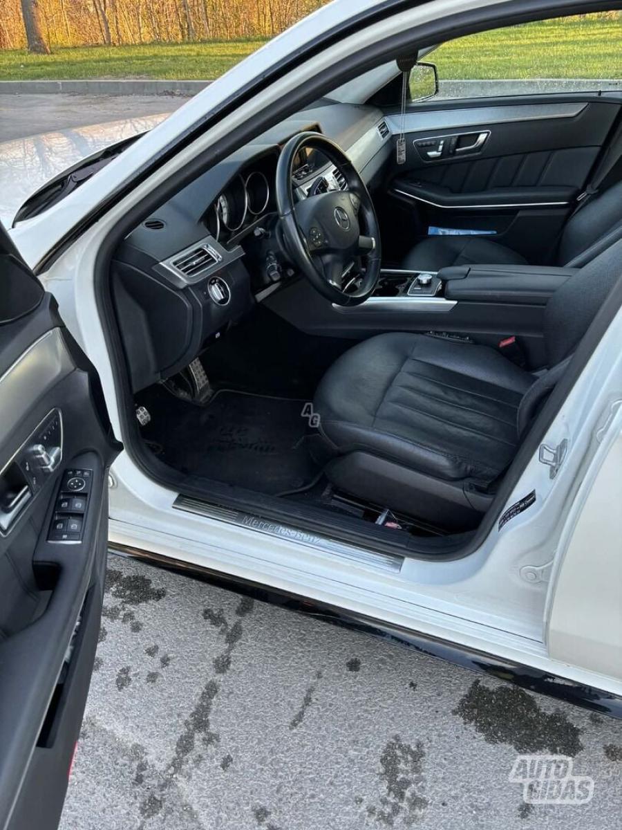 White Mercedes-Benz E 350 2012 in Klaipeda, with an engine capacity of 3.00 L and mileage of 292 thousand km for 9700 €, photo 11 on AUTOMOTO.COM.LV