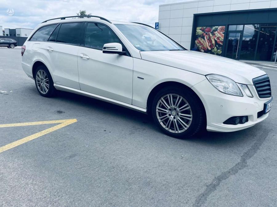 White Mercedes-Benz E 350 2012 in Vilnius, with an engine capacity of 3.50 L and mileage of 523 thousand km for 3100 €, photo 4 on AUTOMOTO.COM.LV