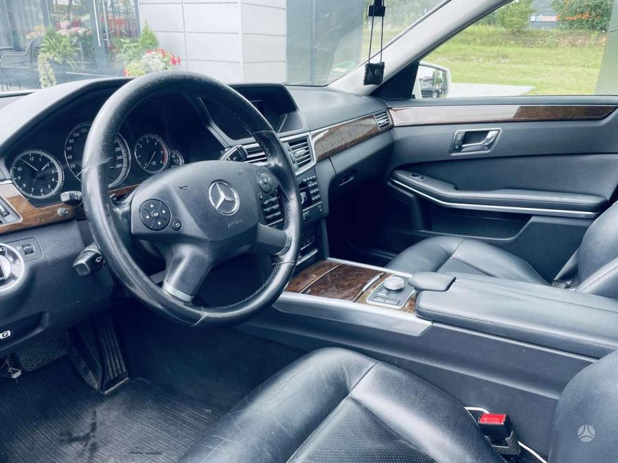White Mercedes-Benz E 350 2012 in Vilnius, with an engine capacity of 3.50 L and mileage of 523 thousand km for 3100 €, photo 8 on AUTOMOTO.COM.LV