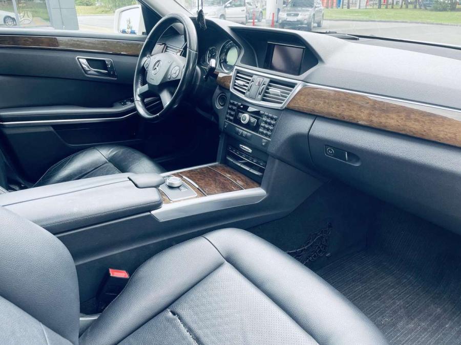 White Mercedes-Benz E 350 2012 in Vilnius, with an engine capacity of 3.50 L and mileage of 523 thousand km for 3100 €, photo 9 on AUTOMOTO.COM.LV