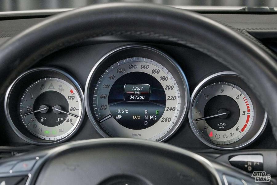 White Mercedes-Benz E 350 2014 in Marijampole, with an engine capacity of 3.00 L and mileage of 347 thousand km for 10850 €, photo 25 on AUTOMOTO.COM.LV