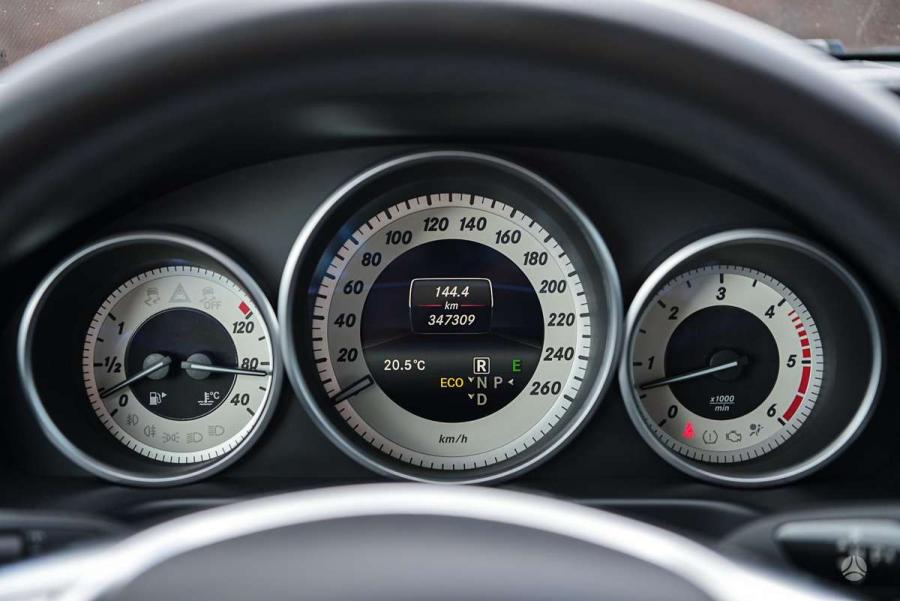 Balts Mercedes-Benz E 350 2014 Marijampole, ar dzinēja tilpumu 2.99 L un nobraukumu 347 tūkst. km par 10450 €, foto 27 vietnē AUTOMOTO.COM.LV