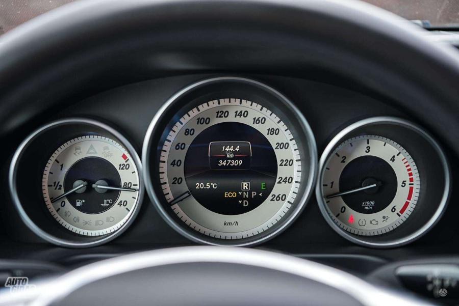 Balts Mercedes-Benz E 350 2014 Kauņa, ar dzinēja tilpumu 3.00 L un nobraukumu 347 tūkst. km par 9250 €, foto 27 vietnē AUTOMOTO.COM.LV