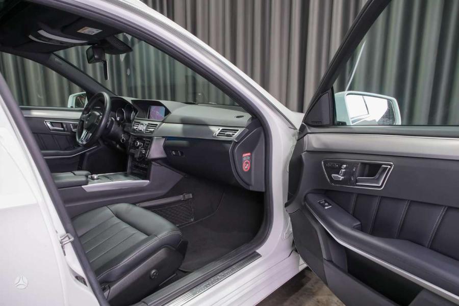 Balts Mercedes-Benz E 350 2015 Marijampole, ar dzinēja tilpumu 2.99 L un nobraukumu 287 tūkst. km par 14550 €, foto 35 vietnē AUTOMOTO.COM.LV