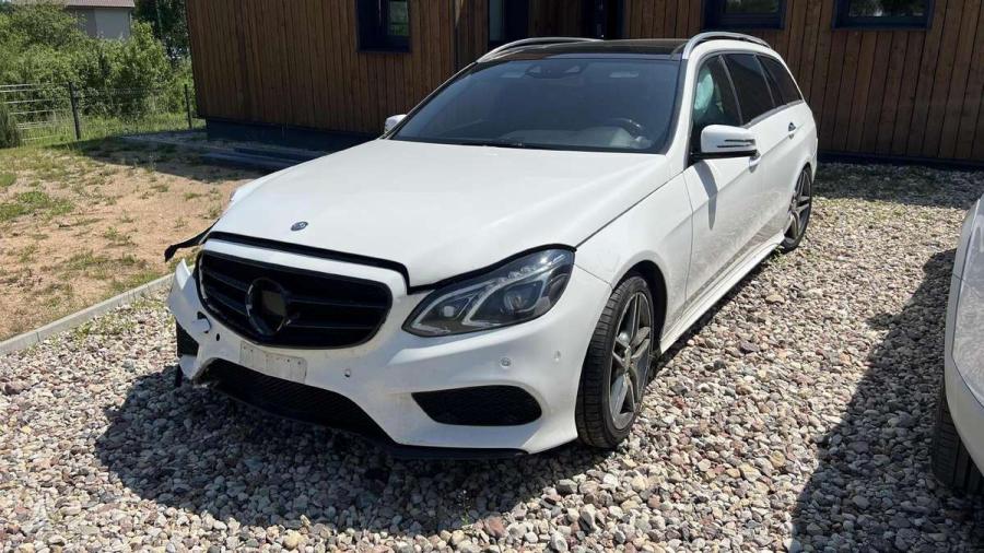Balts Mercedes-Benz E 350 2016 Viļņa, ar dzinēja tilpumu 3.50 L un nobraukumu 180 tūkst. km par 8000 €, foto 1 vietnē AUTOMOTO.COM.LV
