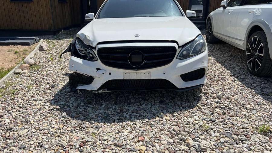 Balts Mercedes-Benz E 350 2016 Viļņa, ar dzinēja tilpumu 3.50 L un nobraukumu 180 tūkst. km par 8000 €, foto 2 vietnē AUTOMOTO.COM.LV