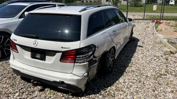 White Mercedes-Benz E 350 2016 in Vilnius, with an engine capacity of 3.50 L and mileage of 180 thousand km for 8000 €, photo 5 on AUTOMOTO.COM.LV