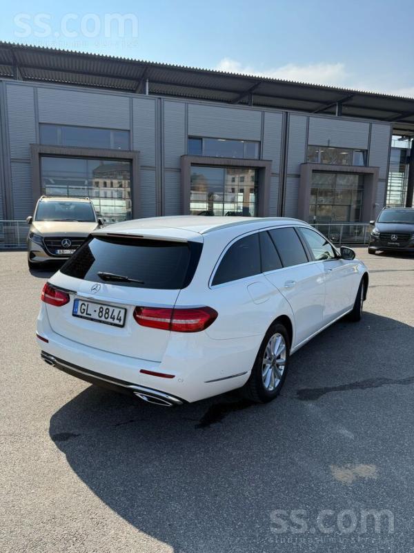 White Mercedes-Benz E 350 2017 in Riga, with an engine capacity of 3.00 L and mileage of 150 thousand km for 20200 €, photo 3 on AUTOMOTO.COM.LV