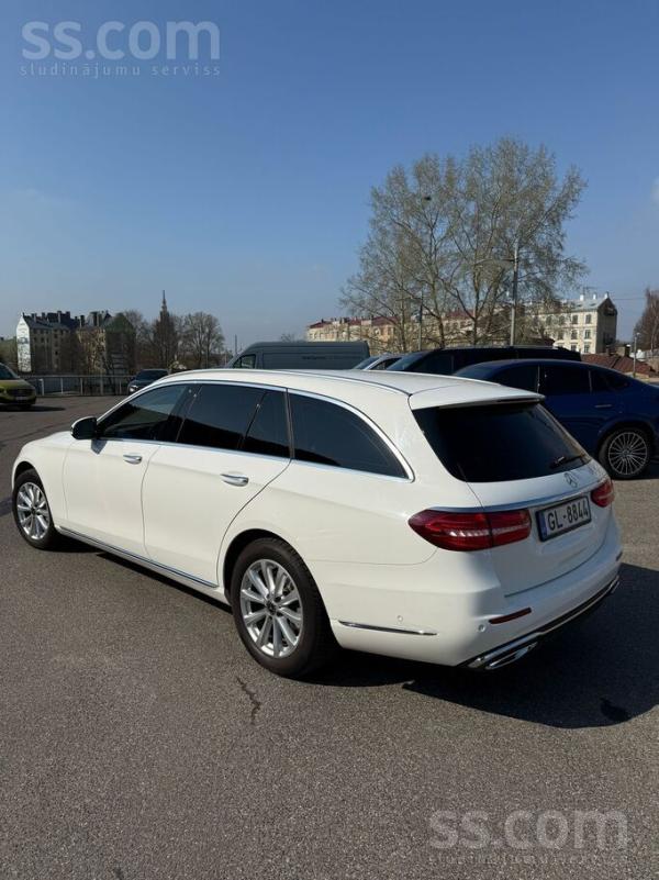 White Mercedes-Benz E 350 2017 in Riga, with an engine capacity of 3.00 L and mileage of 150 thousand km for 20200 €, photo 5 on AUTOMOTO.COM.LV