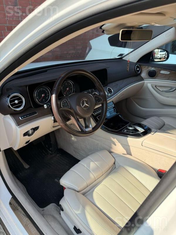 White Mercedes-Benz E 350 2017 in Riga, with an engine capacity of 3.00 L and mileage of 150 thousand km for 20200 €, photo 8 on AUTOMOTO.COM.LV