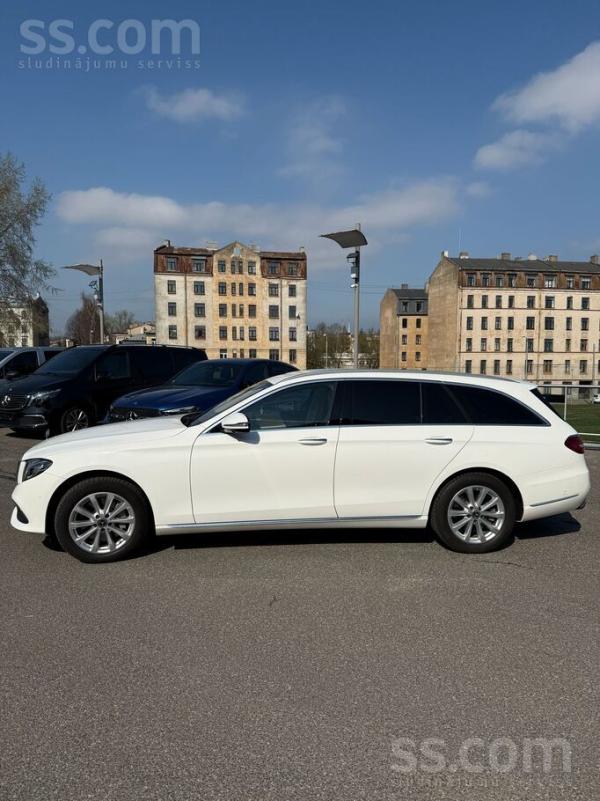 White Mercedes-Benz E 350 2017 in Riga, with an engine capacity of 3.00 L and mileage of 150 thousand km for 20200 €, photo 10 on AUTOMOTO.COM.LV