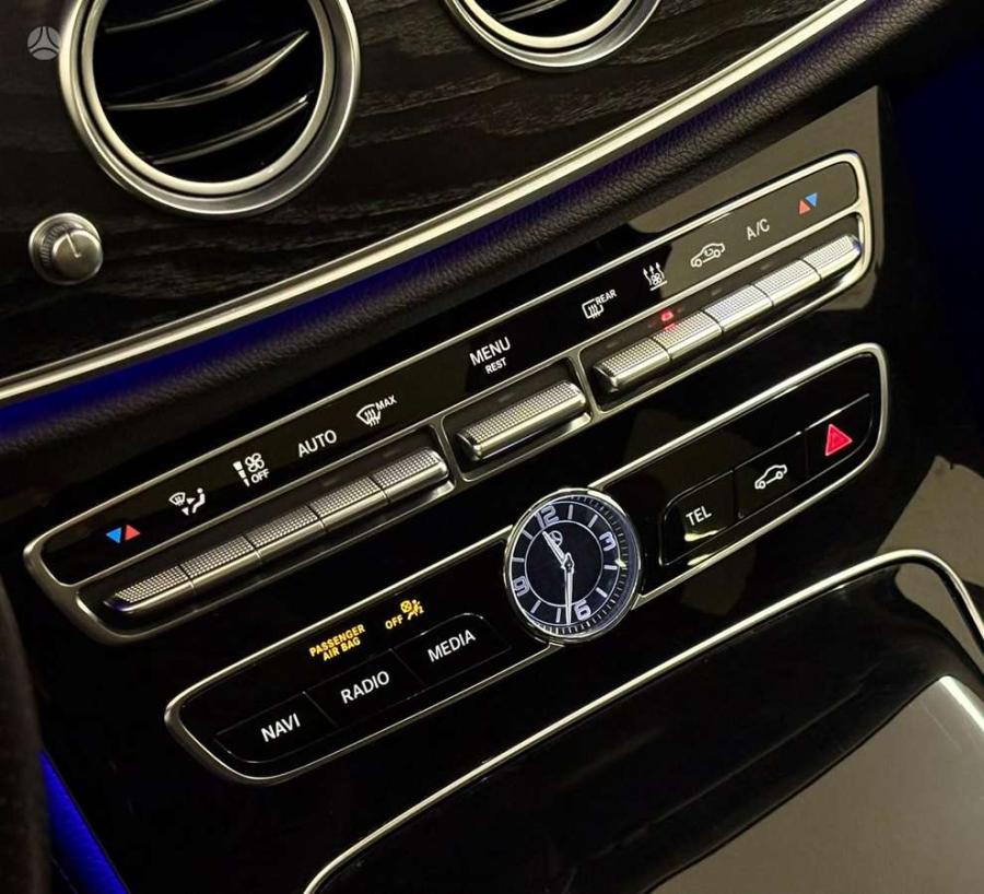 White Mercedes-Benz E 350 2017 in Marijampole, with an engine capacity of 2.99 L and mileage of 293 thousand km for 15450 €, photo 33 on AUTOMOTO.COM.LV