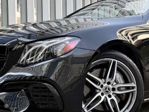 Черный Мерседес Е 400 2018 в Вильнюс, объемом двигателя 3.00 л и пробегом 140 тыс. км за 26990 €, фото 3 на AUTOMOTO.COM.LV