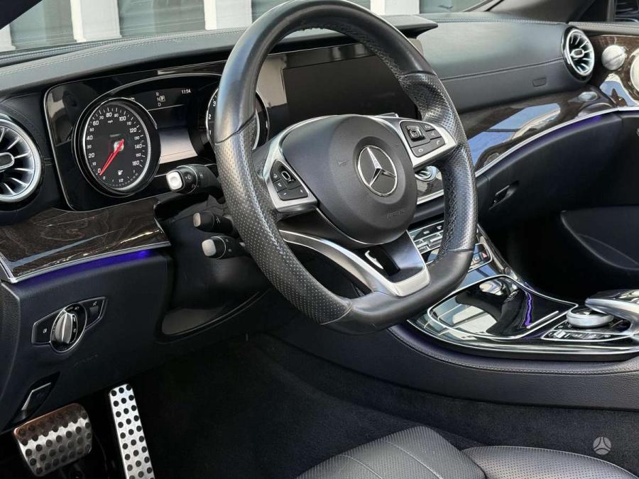 Черный Мерседес Е 400 2018 в Вильнюс, объемом двигателя 3.00 л и пробегом 140 тыс. км за 26990 €, фото 20 на AUTOMOTO.COM.LV
