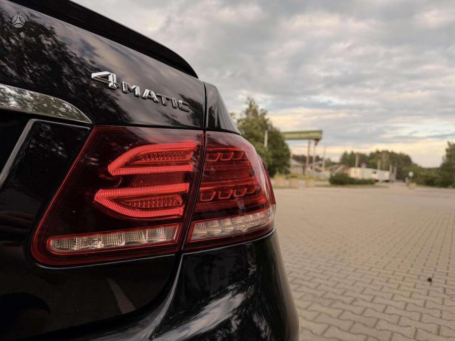 Melns Mercedes-Benz E 400 2015 Viļņa, ar dzinēja tilpumu 3.00 L un nobraukumu 173 tūkst. km par 16000 €, foto 10 vietnē AUTOMOTO.COM.LV