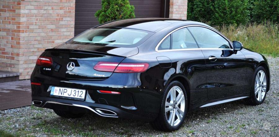 Melns Mercedes-Benz E 400 2018 Alīta, ar dzinēja tilpumu 3.00 L un nobraukumu 99 tūkst. km par 29200 €, foto 6 vietnē AUTOMOTO.COM.LV