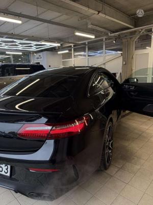 Black Mercedes-Benz E 400 2018 in Vilnius, with an engine capacity of 3.00 L and mileage of 165 thousand km for 30700 €, photo 3 on AUTOMOTO.COM.LV