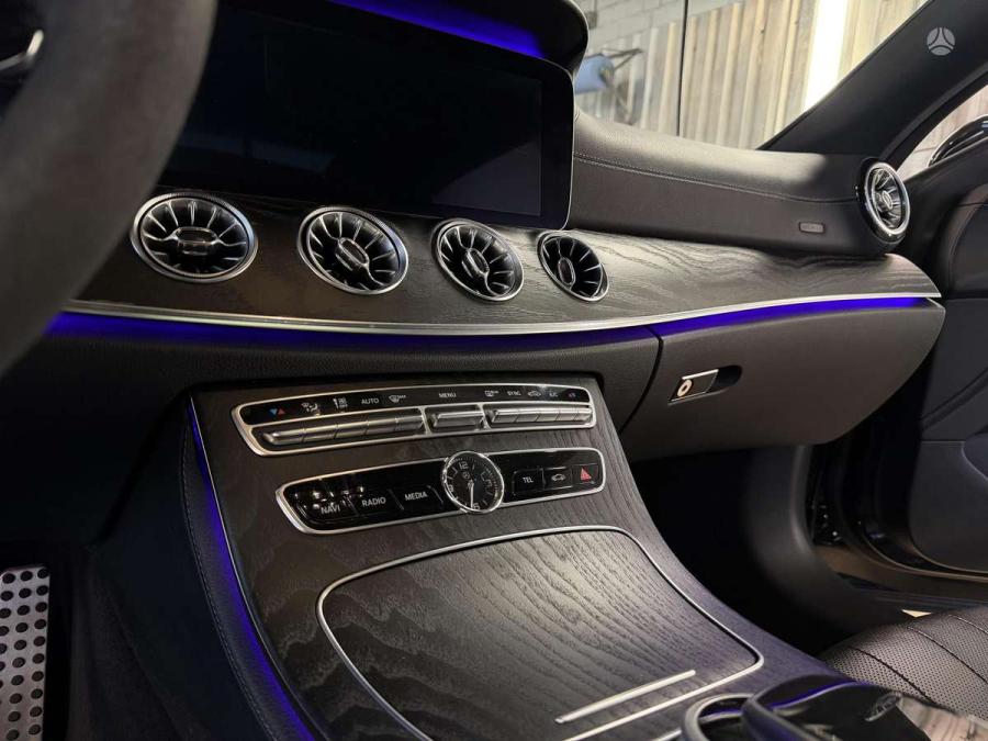 Black Mercedes-Benz E 400 2018 in Vilnius, with an engine capacity of 3.00 L and mileage of 165 thousand km for 30700 €, photo 10 on AUTOMOTO.COM.LV