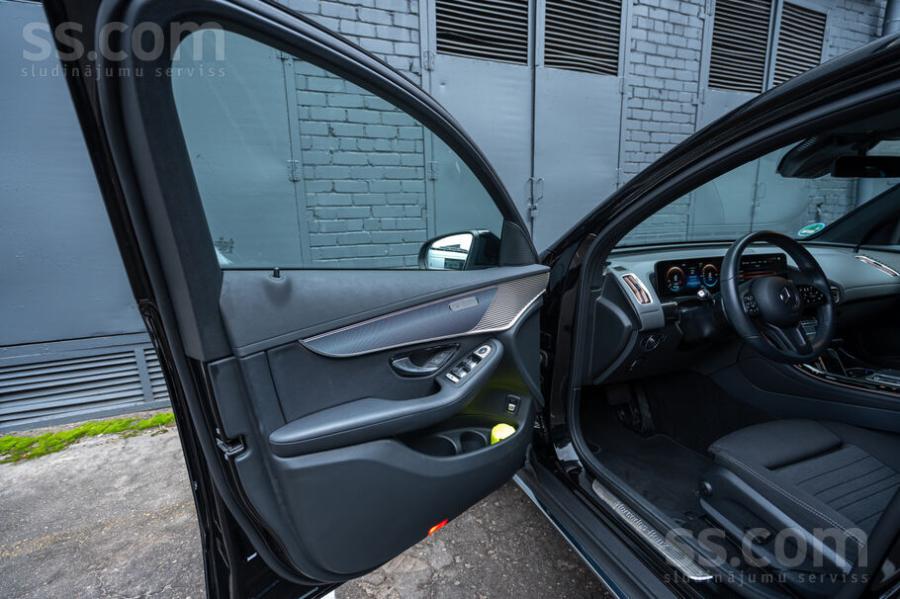 Black Mercedes-Benz E 400 2023 in Riga, with an engine capacity of 3.50 L and mileage of 90 thousand km for 35900 €, photo 13 on AUTOMOTO.COM.LV