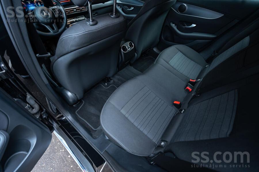 Black Mercedes-Benz E 400 2023 in Riga, with an engine capacity of 3.50 L and mileage of 90 thousand km for 35900 €, photo 17 on AUTOMOTO.COM.LV
