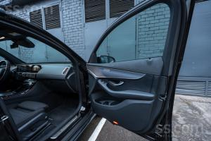 Black Mercedes-Benz E 400 2023 in Riga, with an engine capacity of 3.50 L and mileage of 90 thousand km for 35900 €, photo 19 on AUTOMOTO.COM.LV