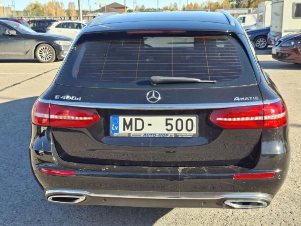 Mercedes-Benz E 400 2019 Rīga vietnē Melns Mercedes-Benz E 400 2019 Rīga, ar dzinēja tilpumu 3.00 L un nobraukumu 214 tūkst. km par 27000 €, foto 4 vietnē AUTOMOTO.COM.LV