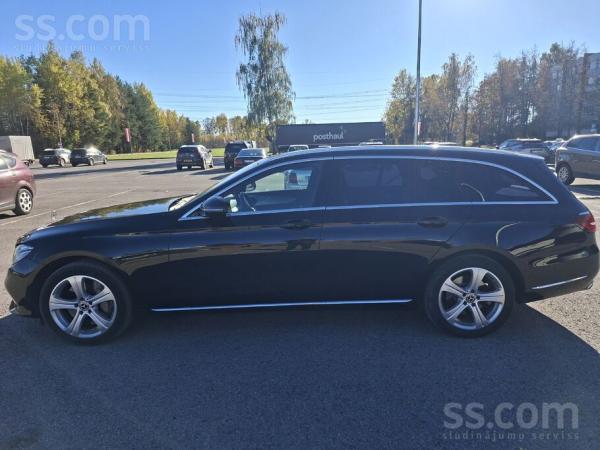 Mercedes-Benz E 400 2019 Rīga vietnē Melns Mercedes-Benz E 400 2019 Rīga, ar dzinēja tilpumu 3.00 L un nobraukumu 214 tūkst. km par 27000 €, foto 5 vietnē AUTOMOTO.COM.LV