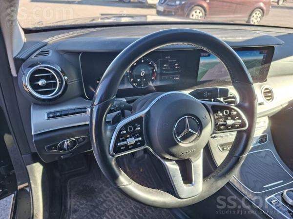 Mercedes-Benz E 400 2019 Rīga vietnē Melns Mercedes-Benz E 400 2019 Rīga, ar dzinēja tilpumu 3.00 L un nobraukumu 214 tūkst. km par 27000 €, foto 8 vietnē AUTOMOTO.COM.LV