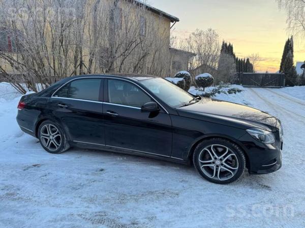 Black Mercedes-Benz E 400 2015 in Riga, with an engine capacity of 3.50 L and mileage of 7 thousand km for 36300 €, photo 5 on AUTOMOTO.COM.LV