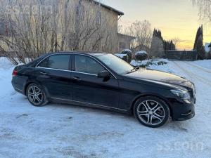 Black Mercedes-Benz E 400 2015 in Riga, with an engine capacity of 3.50 L and mileage of 7 thousand km for 36300 €, photo 5 on AUTOMOTO.COM.LV
