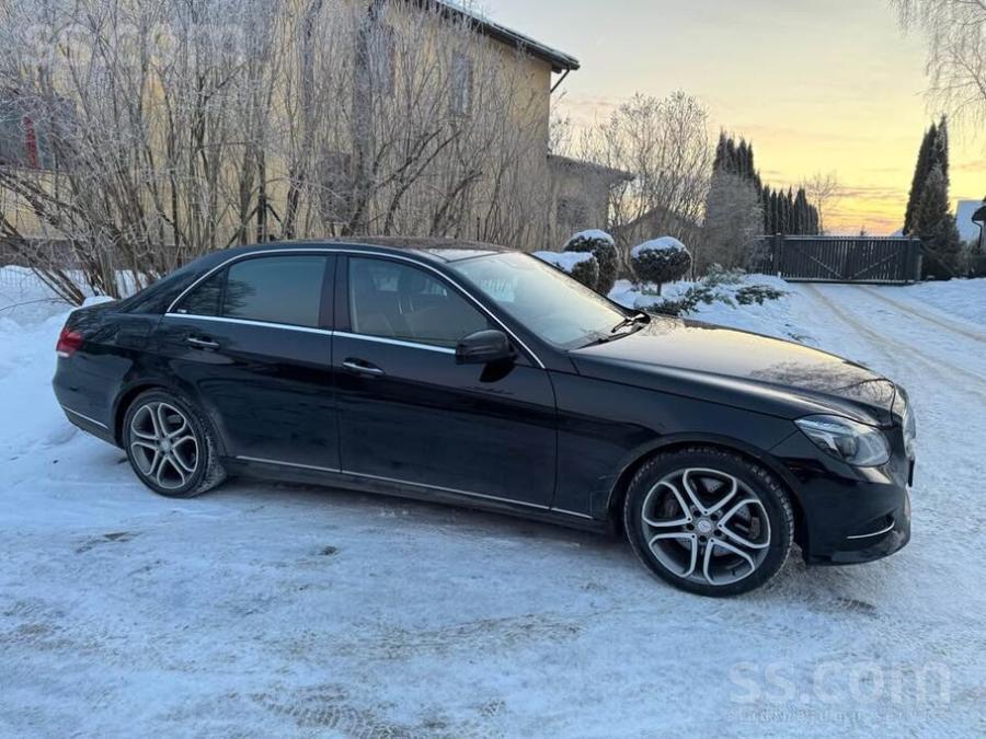 Black Mercedes-Benz E 400 2015 in Riga, with an engine capacity of 3.50 L and mileage of 7 thousand km for 36300 €, photo 5 on AUTOMOTO.COM.LV