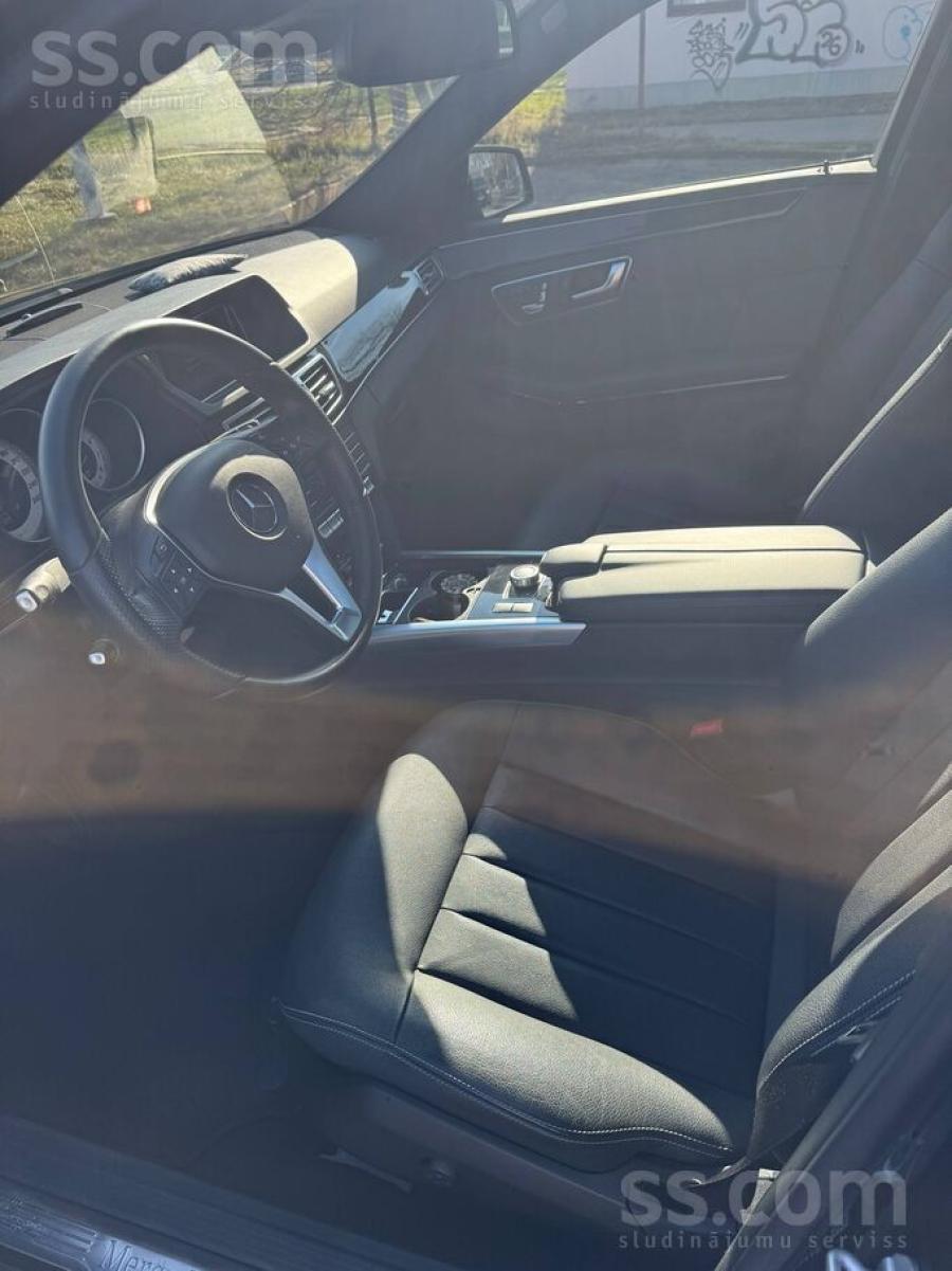 Black Mercedes-Benz E 400 2015 in Riga, with an engine capacity of 3.50 L and mileage of 12 thousand km for 35500 €, photo 9 on AUTOMOTO.COM.LV