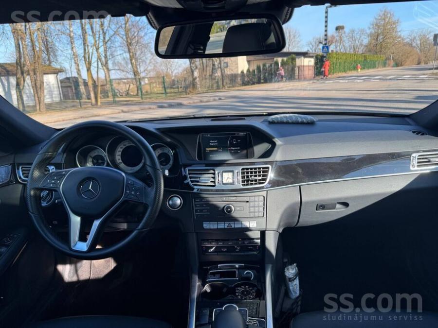 Black Mercedes-Benz E 400 2015 in Riga, with an engine capacity of 3.50 L and mileage of 12 thousand km for 35500 €, photo 12 on AUTOMOTO.COM.LV