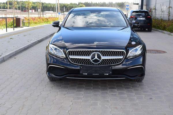 Melns Mercedes-Benz E 400 2019 Viļņa, ar dzinēja tilpumu 2.93 L un nobraukumu 212 tūkst. km par 21000 €, foto 3 vietnē AUTOMOTO.COM.LV