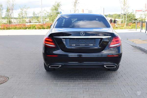 Melns Mercedes-Benz E 400 2019 Viļņa, ar dzinēja tilpumu 2.93 L un nobraukumu 212 tūkst. km par 21000 €, foto 7 vietnē AUTOMOTO.COM.LV