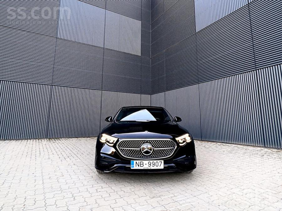 Black Mercedes-Benz E 400 2024 in Riga, with an engine capacity of 2.00 L and mileage of 18 thousand km for 72000 €, photo 3 on AUTOMOTO.COM.LV