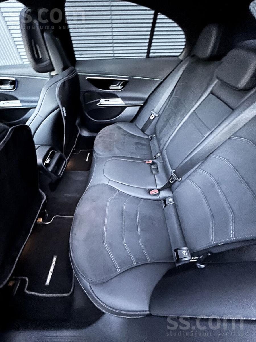Black Mercedes-Benz E 400 2024 in Riga, with an engine capacity of 2.00 L and mileage of 18 thousand km for 72000 €, photo 8 on AUTOMOTO.COM.LV