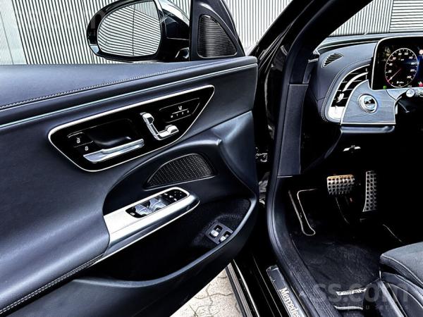 Melns Mercedes-Benz E 400 2024 Rīga, ar dzinēja tilpumu 2.00 L un nobraukumu 18 tūkst. km par 72000 €, foto 9 vietnē AUTOMOTO.COM.LV