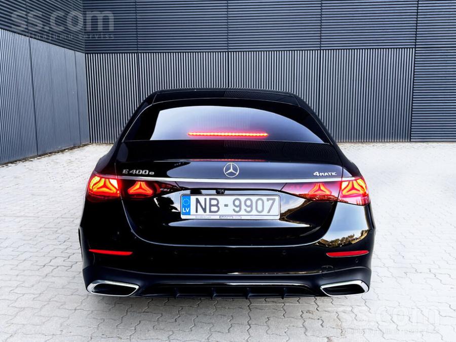 Black Mercedes-Benz E 400 2024 in Riga, with an engine capacity of 2.00 L and mileage of 18 thousand km for 72000 €, photo 12 on AUTOMOTO.COM.LV