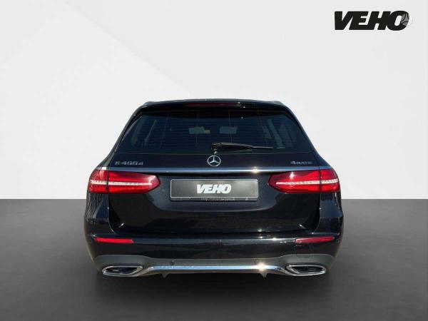 Melns Mercedes-Benz E 400 2018 Viļņa, ar dzinēja tilpumu 2.93 L un nobraukumu 178 tūkst. km par 23900 €, foto 4 vietnē AUTOMOTO.COM.LV