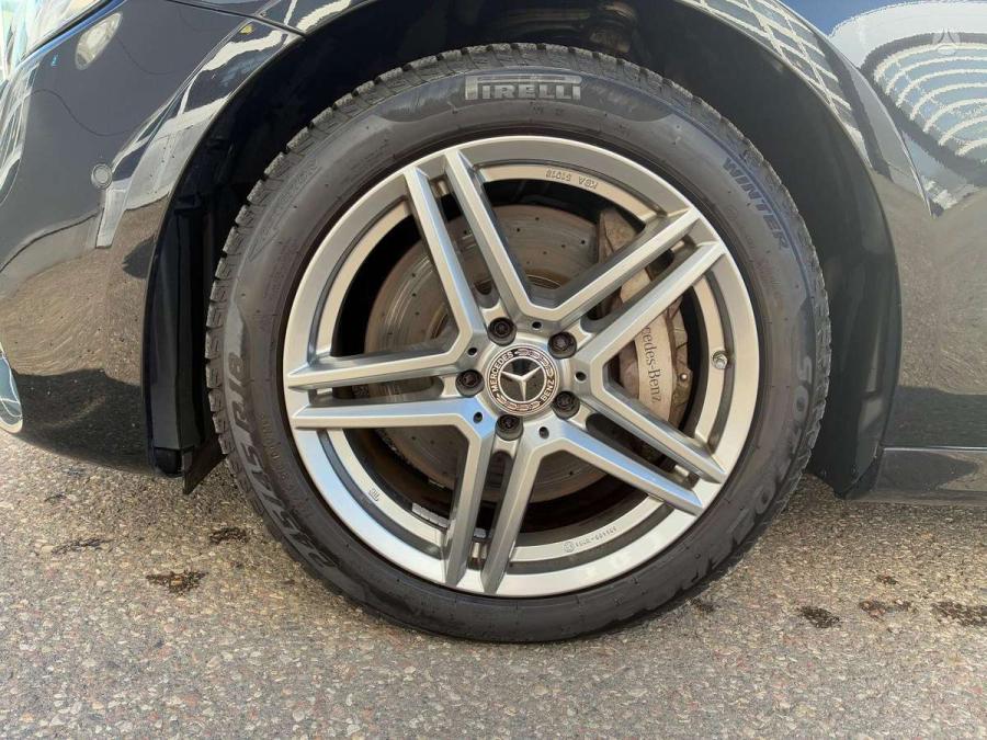 Melns Mercedes-Benz E 400 2018 Viļņa, ar dzinēja tilpumu 2.93 L un nobraukumu 178 tūkst. km par 23900 €, foto 12 vietnē AUTOMOTO.COM.LV