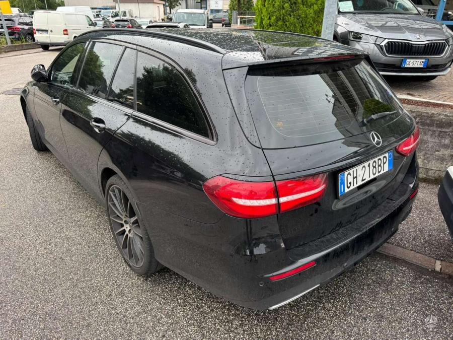 Black Mercedes-Benz E 400 2018 in Kaunas, with an engine capacity of 2.93 L and mileage of 195 thousand km for 23900 €, photo 3 on AUTOMOTO.COM.LV
